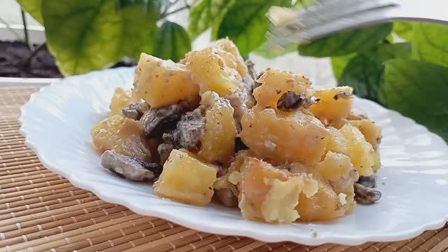 Бессовестно просто и невероятно вкусно. Картошка с грибами в духовке, быстро, вкусно и бюджетно