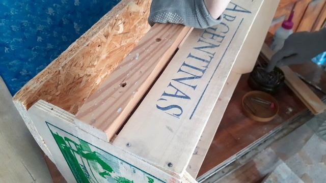 Полка для обуви из того что было под рукой.