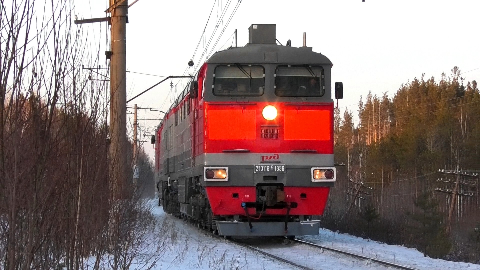 2ТЭ116К-1336 с приветливой бригадой следует резервом