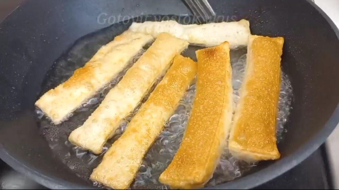 Положите тесто в кипящее масло. Результат вас удивить! Я больше не покупаю в магазине.