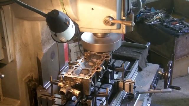 Вертикально фрезерный станок 6Р12.mp4