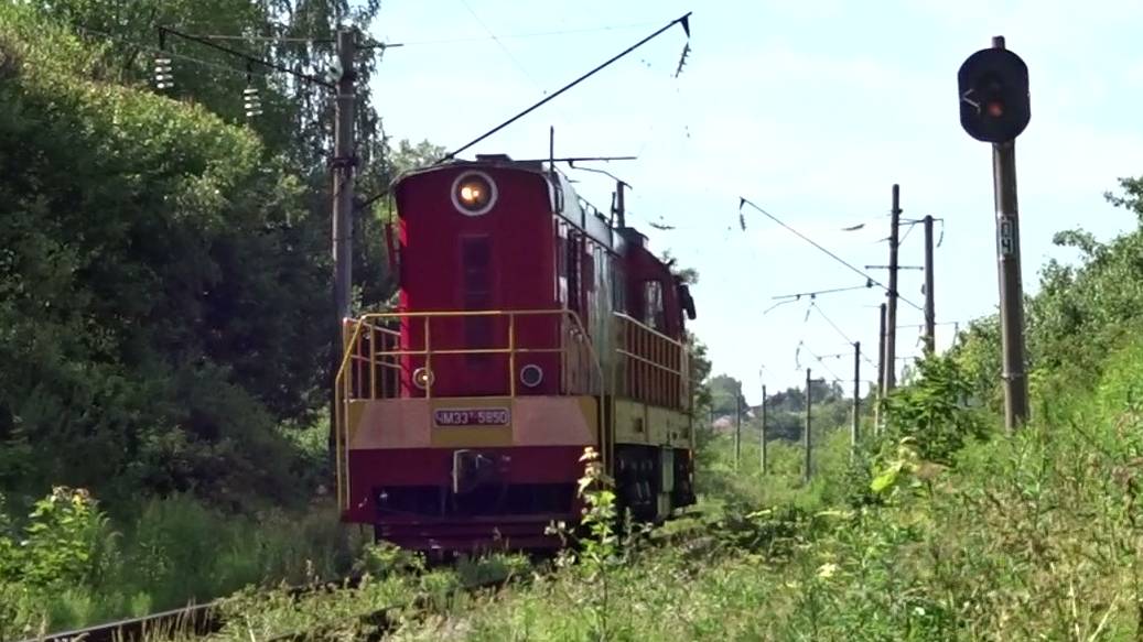 Тепловоз ЧМЭ3т-5850 следует резервом по перегону Мыза - Ройка