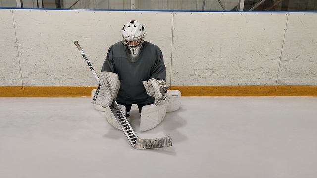 Разминка ног в положении баттерфляй