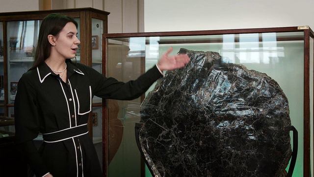 Почему слюда блестит?