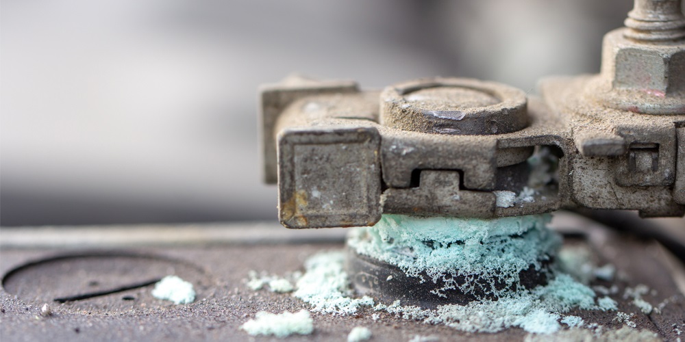 Диэлектрический лак VENWELL. Как защитить клеммы аккумулятора и контакты от коррозии.