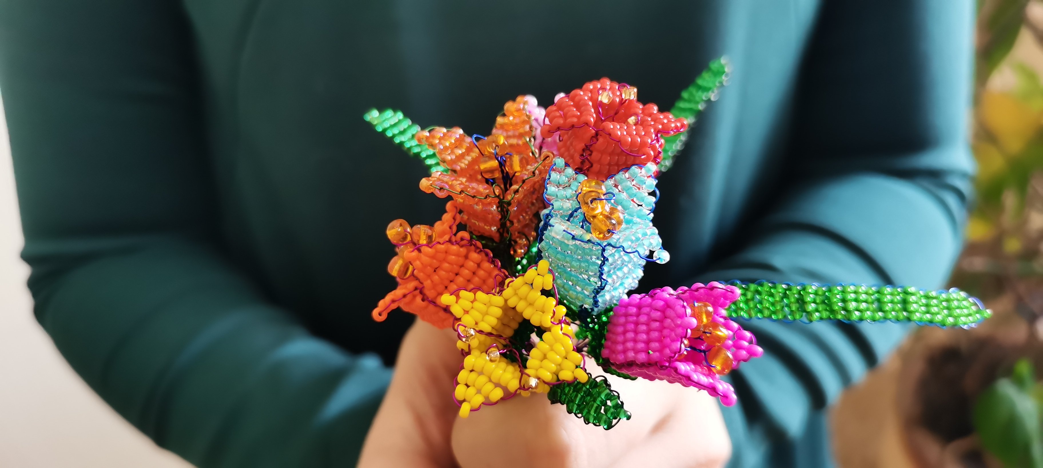 Тюльпаны  в подарок маме из бисера .