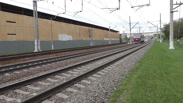 Автомотриса АЧ2-087 (ТЧЭ-2) следует резервом.