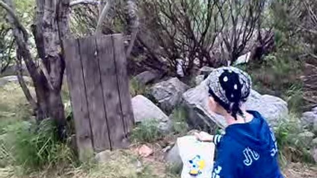 Виталий . Полярный , учимся бросать ножик . 02.06.2013 год