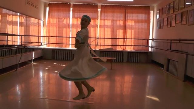 Бочарова Полина Залежалась на печи народно-сценический танец.mp4