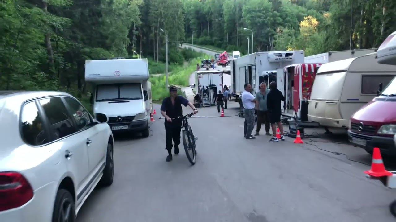 Опять кино снимают?