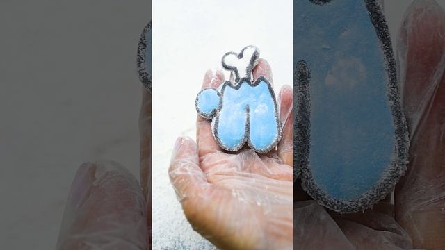 Синий космонавт, сделаный из маршмеллоу