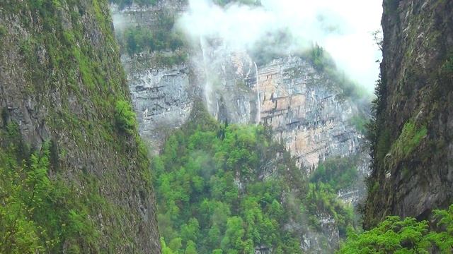 Горы Абхазии. По дороге на озеро Рица. Музыка Вадим Манцев (NikaDim).