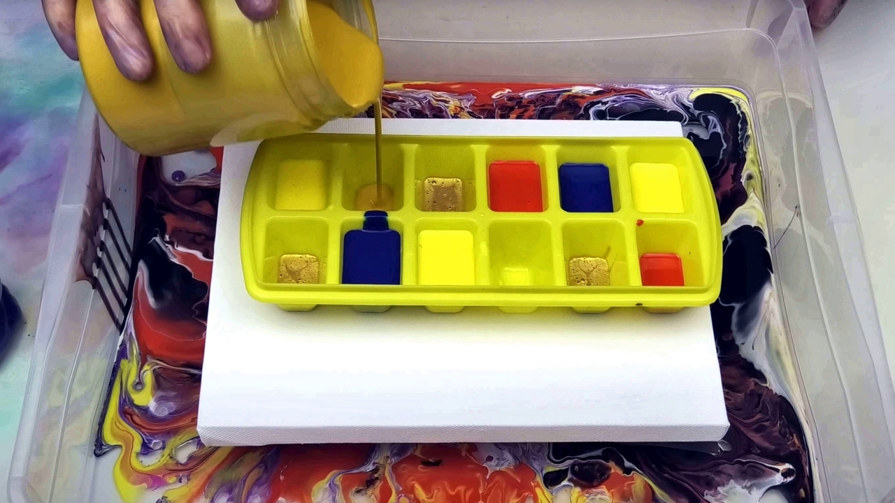 Залить холст краской из формы для льда?! Смотрите что получится