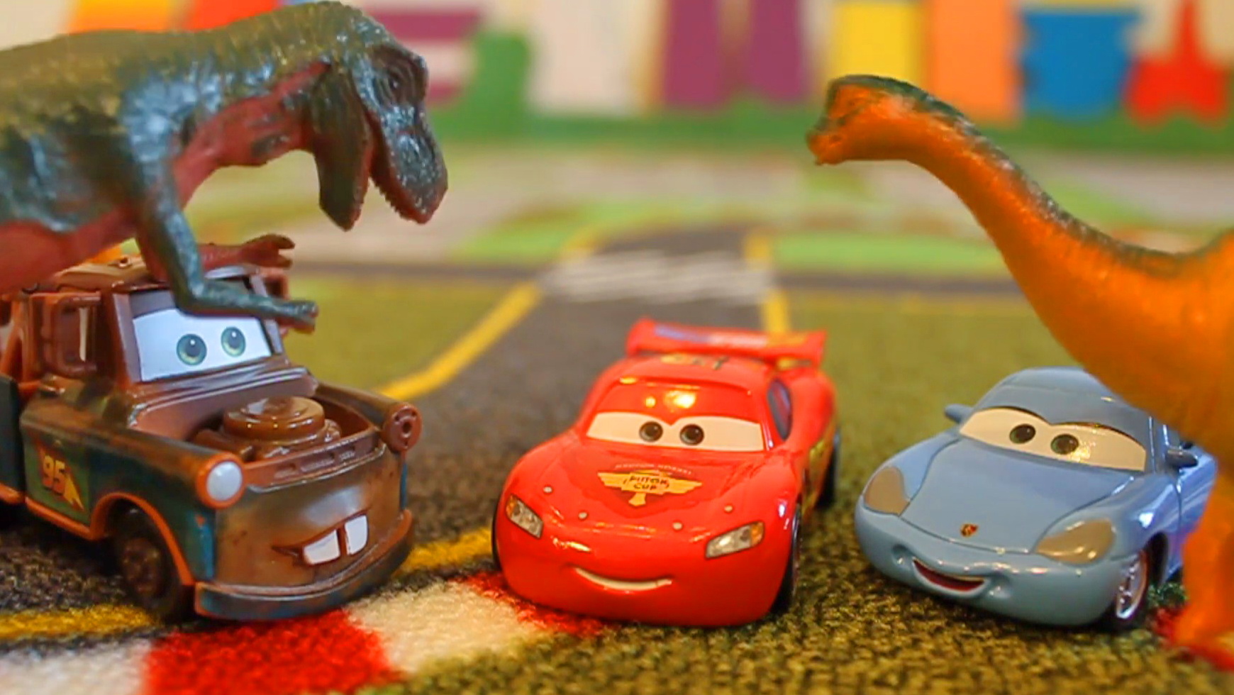 Тачки Маквин Мэтр Хот Вилс и Динозавры Мультик про Машинки