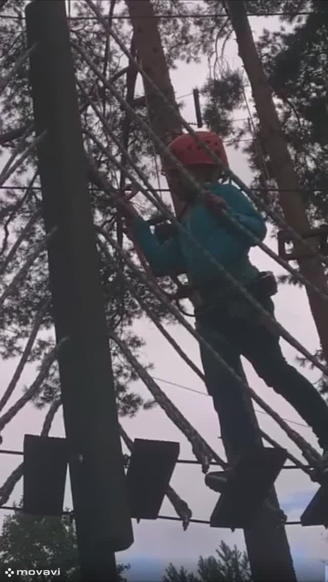 Аня на веревках - выходит на 3 уровень short