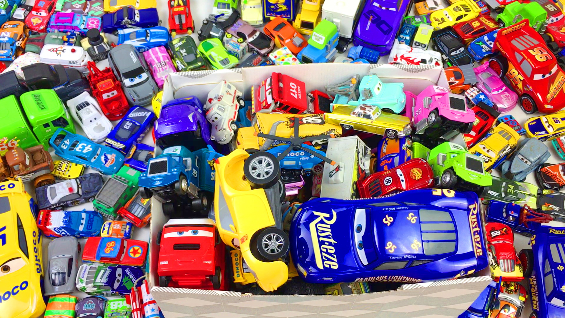 Игрушки Большая Коробка Машинки Тачки Маквин и Друзья из Мультика Видео для Детей