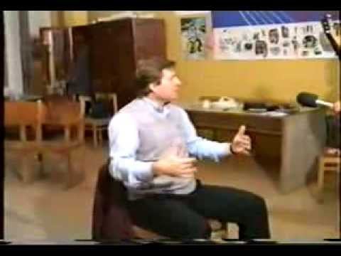 Григорий Гладков шутит за кулисами концерта в Саратове.