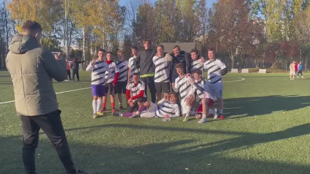 Сложный матч. Красная карточка тренеру. Судья поставил 3 пенальти.