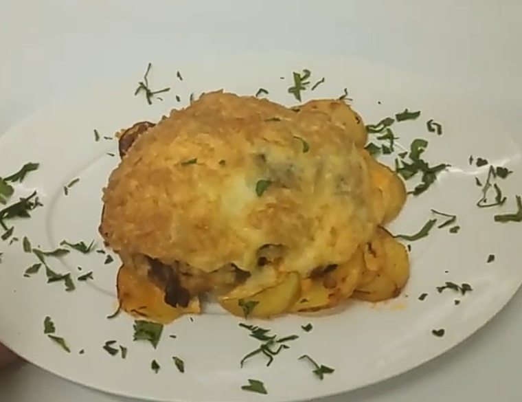 Мясо "Боярское". Свинина под шапкой с гарниром