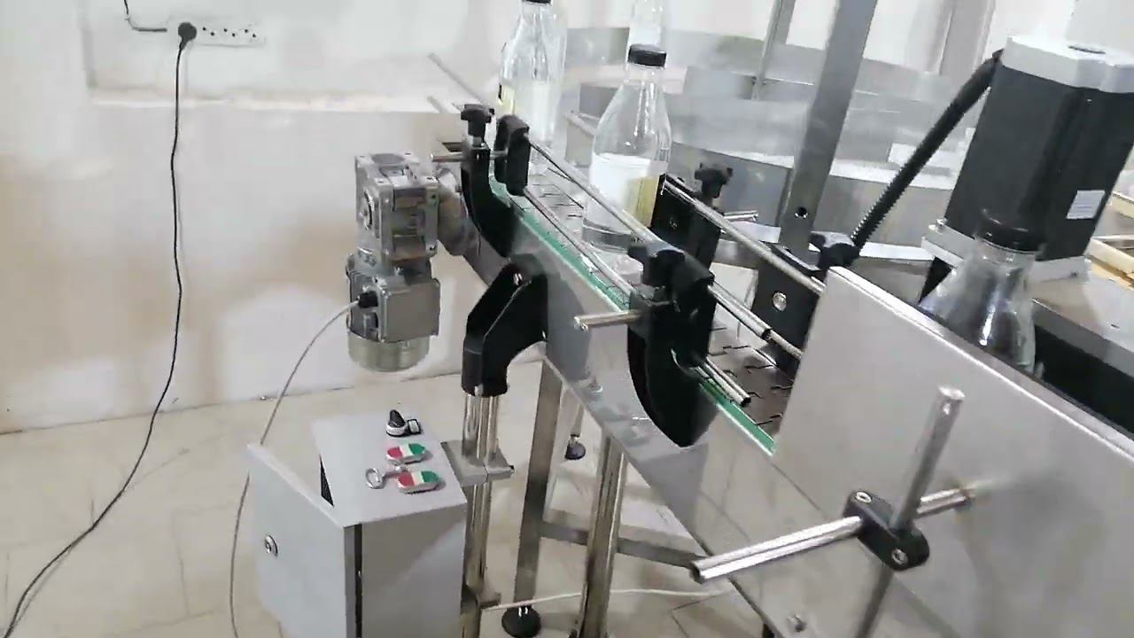 Этикеровочная машина на молоко  - EtiKon.ru