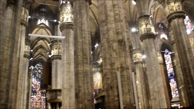 Италия. Милан. Грандиозный Миланский Дуомо.