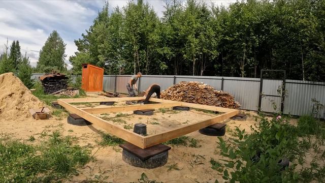 Каркасная баня на фундаменте из покрышек!