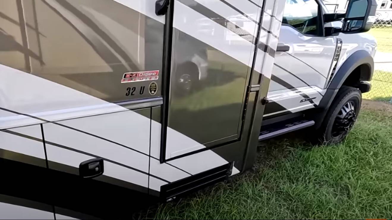 Приличный внедорожный автодом _ Автодом 4х4 _ Американский автодом