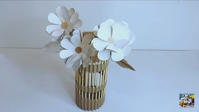 DIY |Бумажные идеи |Поделки из картона   
|Декоративная ваза и цветы.