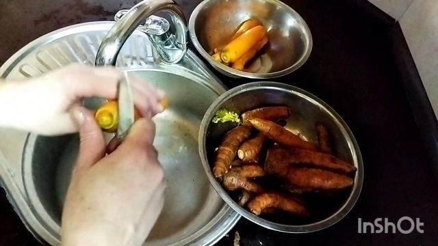 Чистим морковь быстро.Лайфхак : как почистить большое количество моркови.