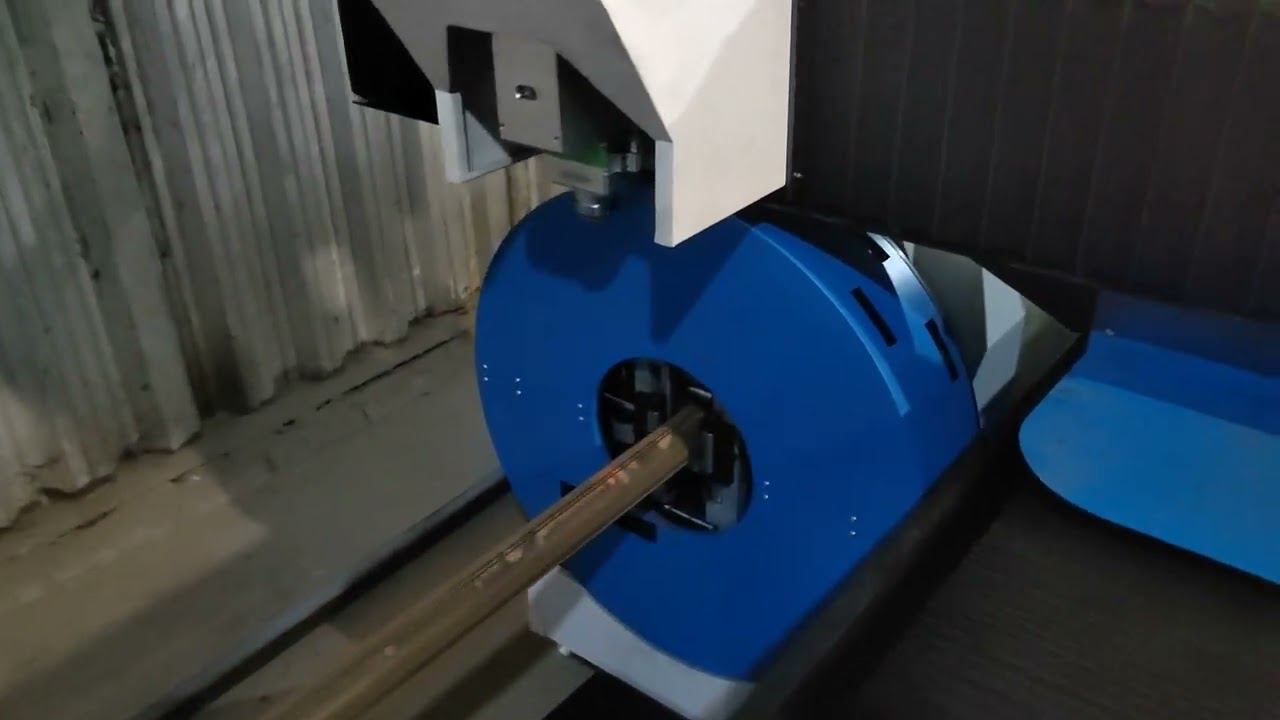 загрузка трубы в комбинашку. Senfeng SF015M, 1500 w Raycus, Raytools BM111.