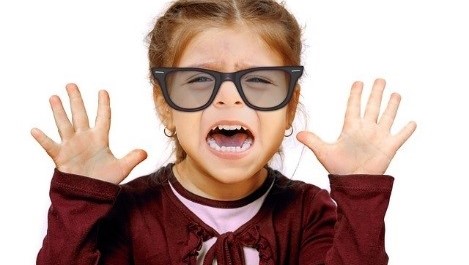 Как приучить ребенка к ношению очков