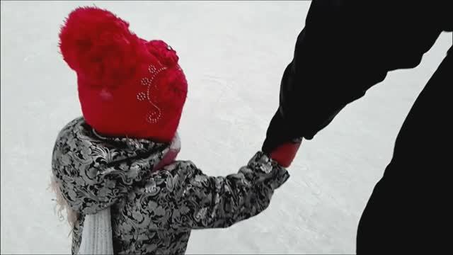 2015 год. Оле 4,5 года. Катаемся на коньках