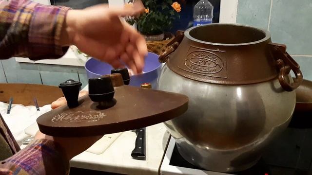 Мясо с овощами в афганском казане