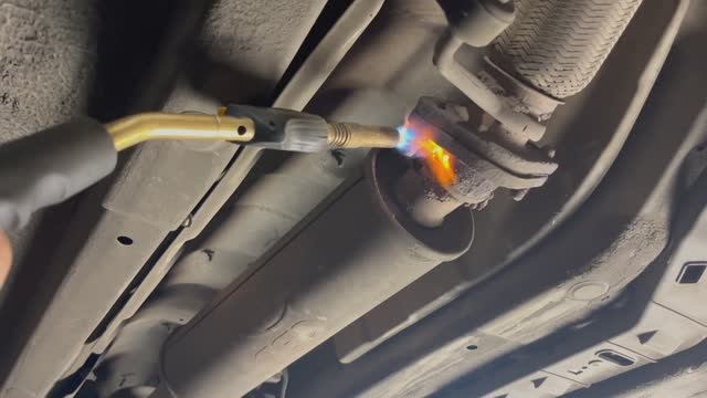 Замена гофры глушителя Hyundai Solaris.