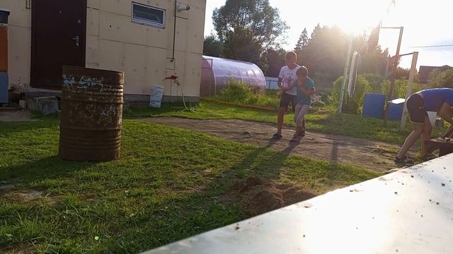 ИГРАЕМ В БАСКЕТБОЛ)))