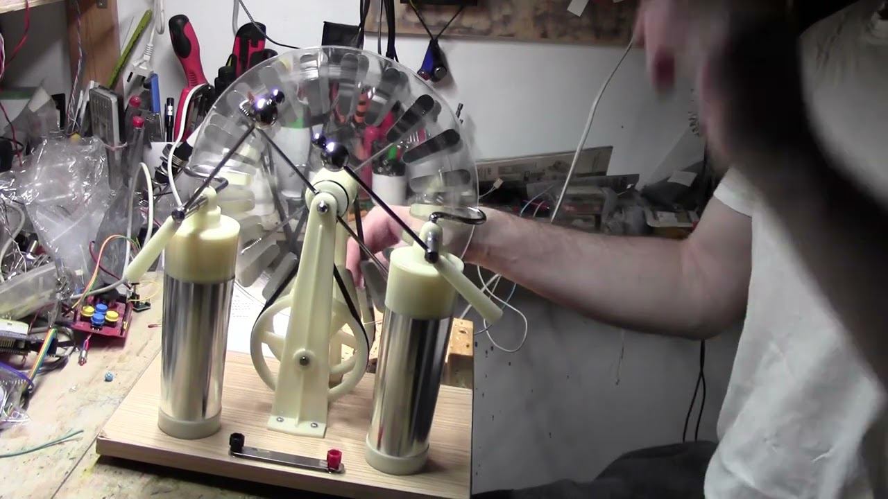 Пробный запуск - электрофорная машина - подарок В.И.Бровина