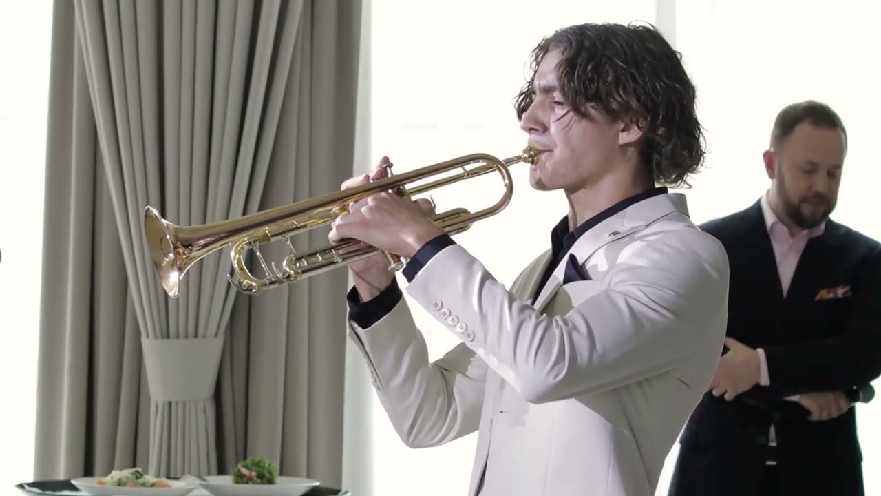 Трубачь на слайд шоу