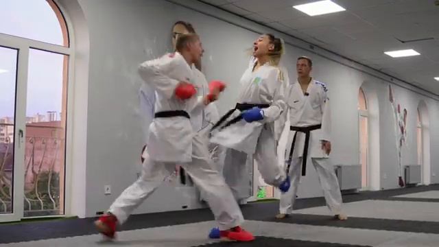 атака-уход-контратака