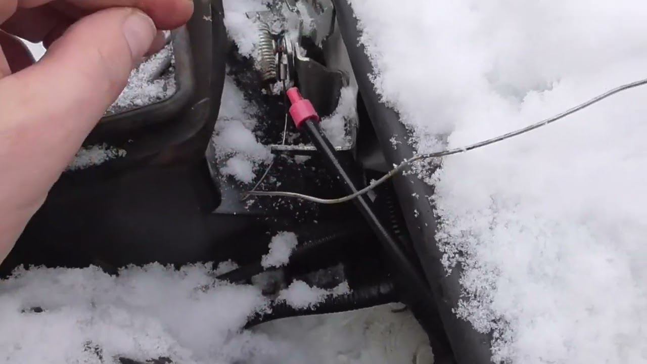 Замена тросика открытия капота на Ниве.