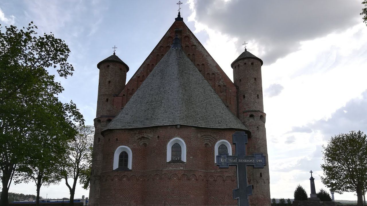 Церковь-замок Св. Михаила Архангела в Сынковичах