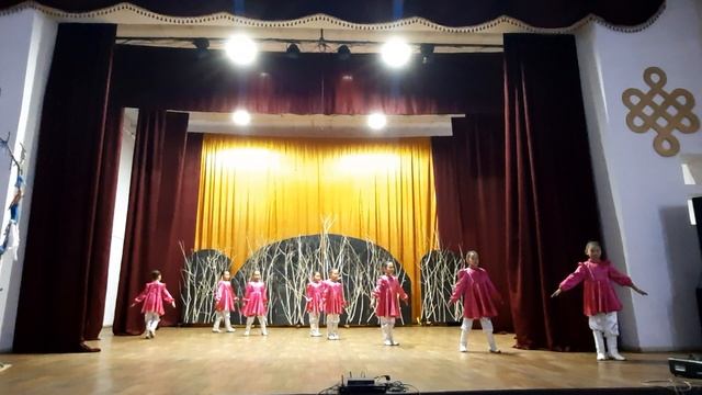 Тувинский танец.mp4, ансамбль  из ДШИ с Тээли