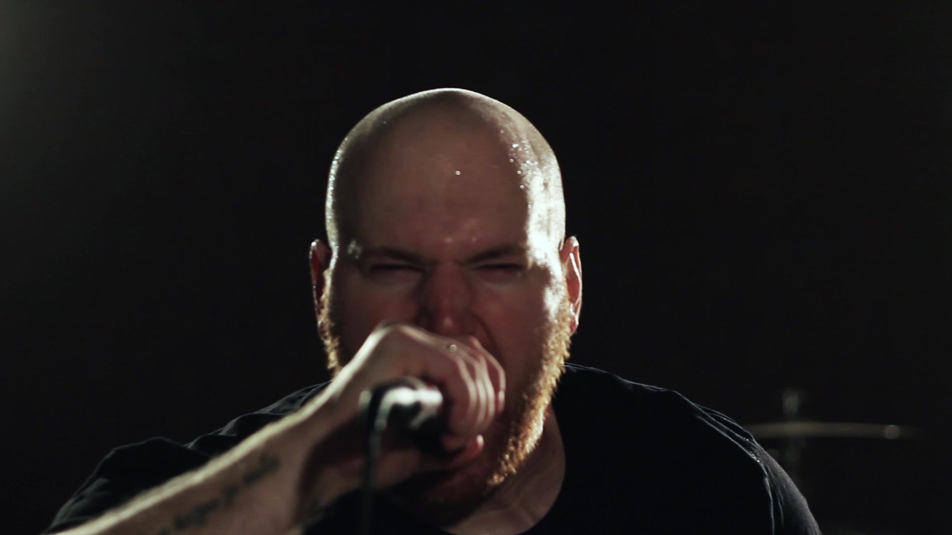 Без Поводка – Будь собой (Official Music Video)