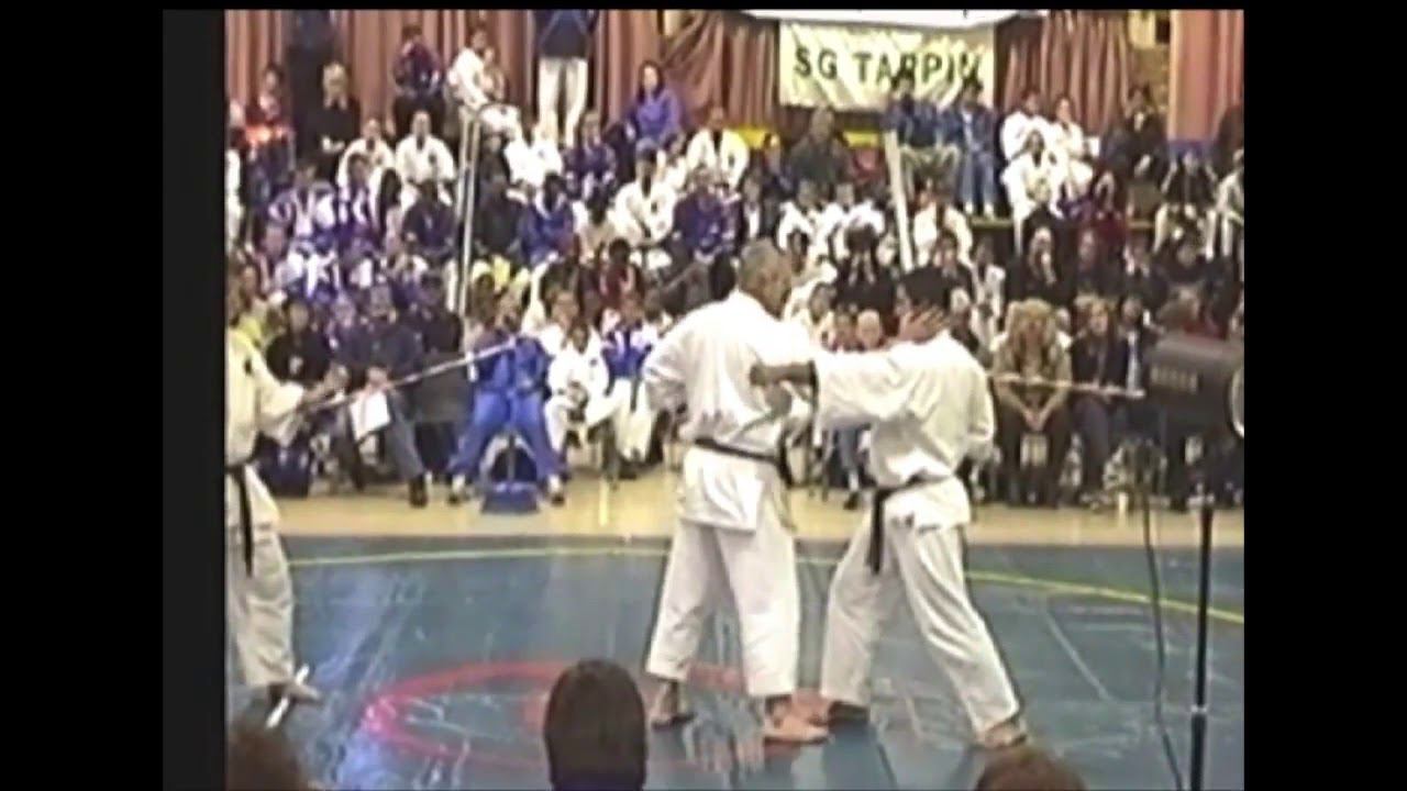 Sensei Bakkies Laubscher. Kata Sesan. 2002