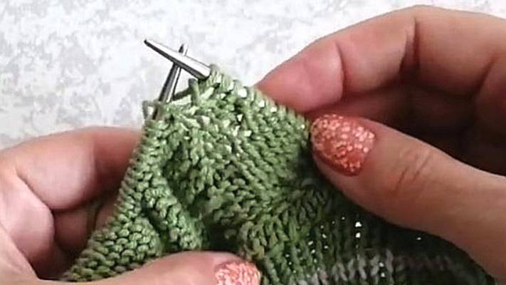 Прибавки в регланных линиях из протяжки по изнаночной стороне