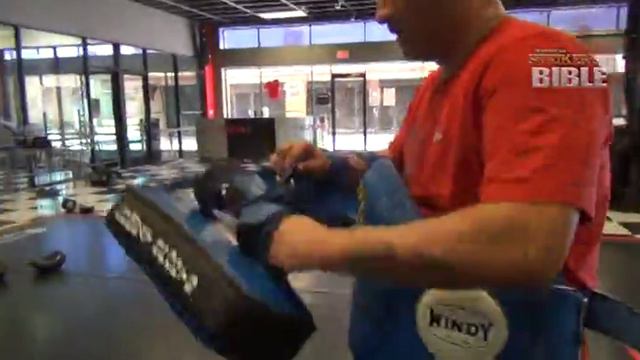 Отработка техники на Тайских падах и лапах IV.oz.Fight.Club.Striker's.Bible.Vol.4