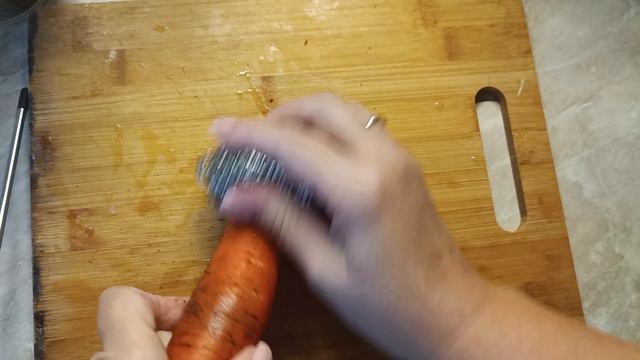 Как почистить морковку без ножа