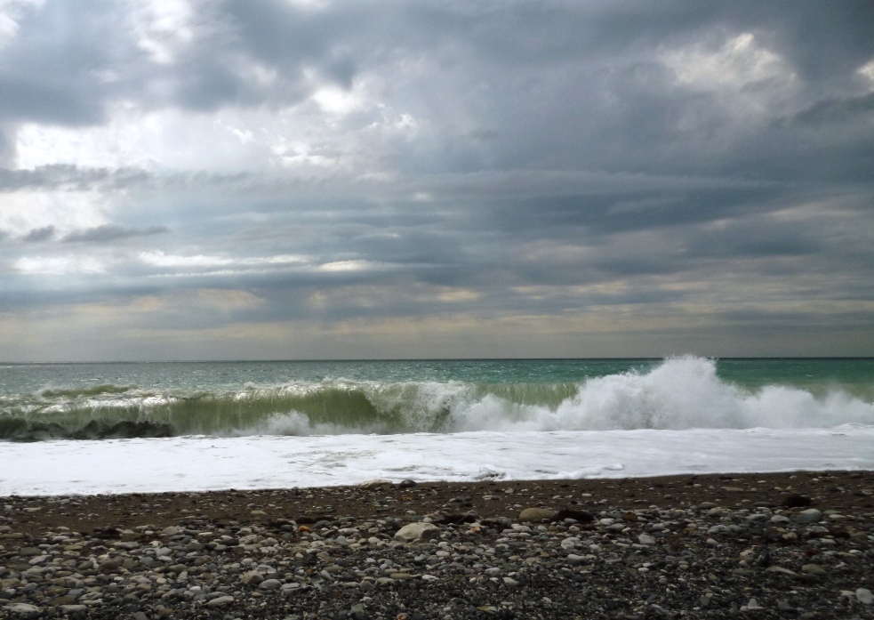 Шторм в Старой Гагре