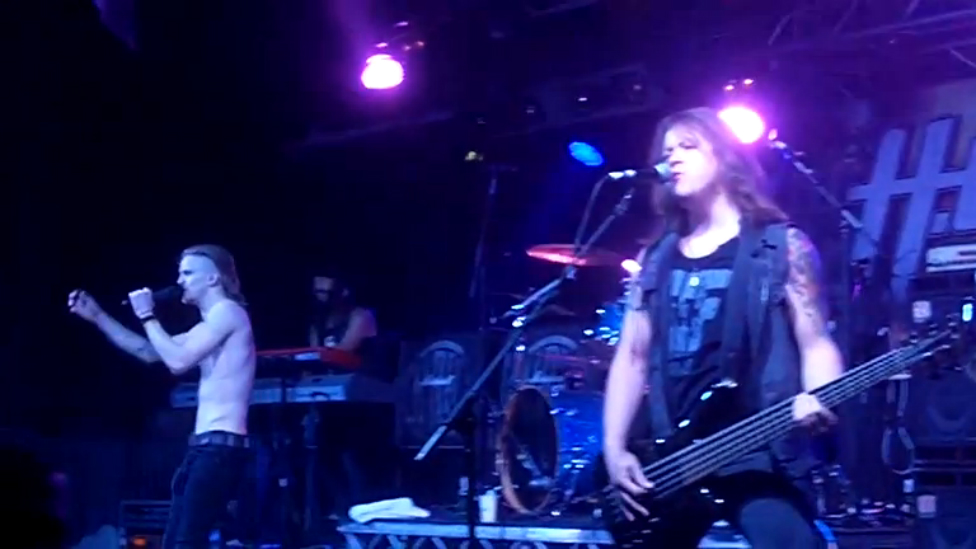 H.e.a.t - Living On The Run (live @t Hard Rock Hell United, North Wales, March 2015)