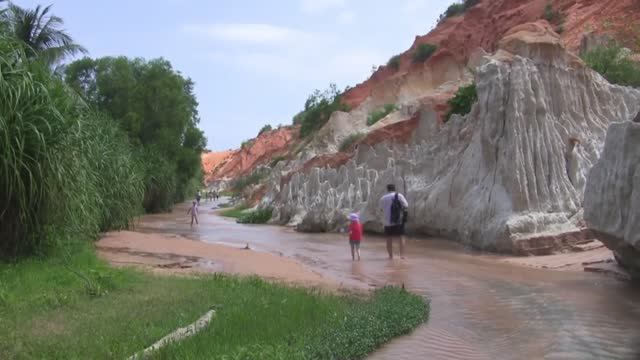 Вьетнам Ручей фей, белые и красные дюны Муйне.mp4