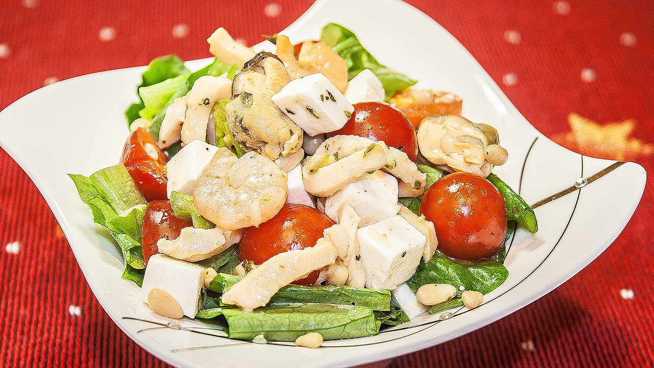 Салат из морепродуктов "Морской коктейль"! Потрясающе вкусный освежающий салат!